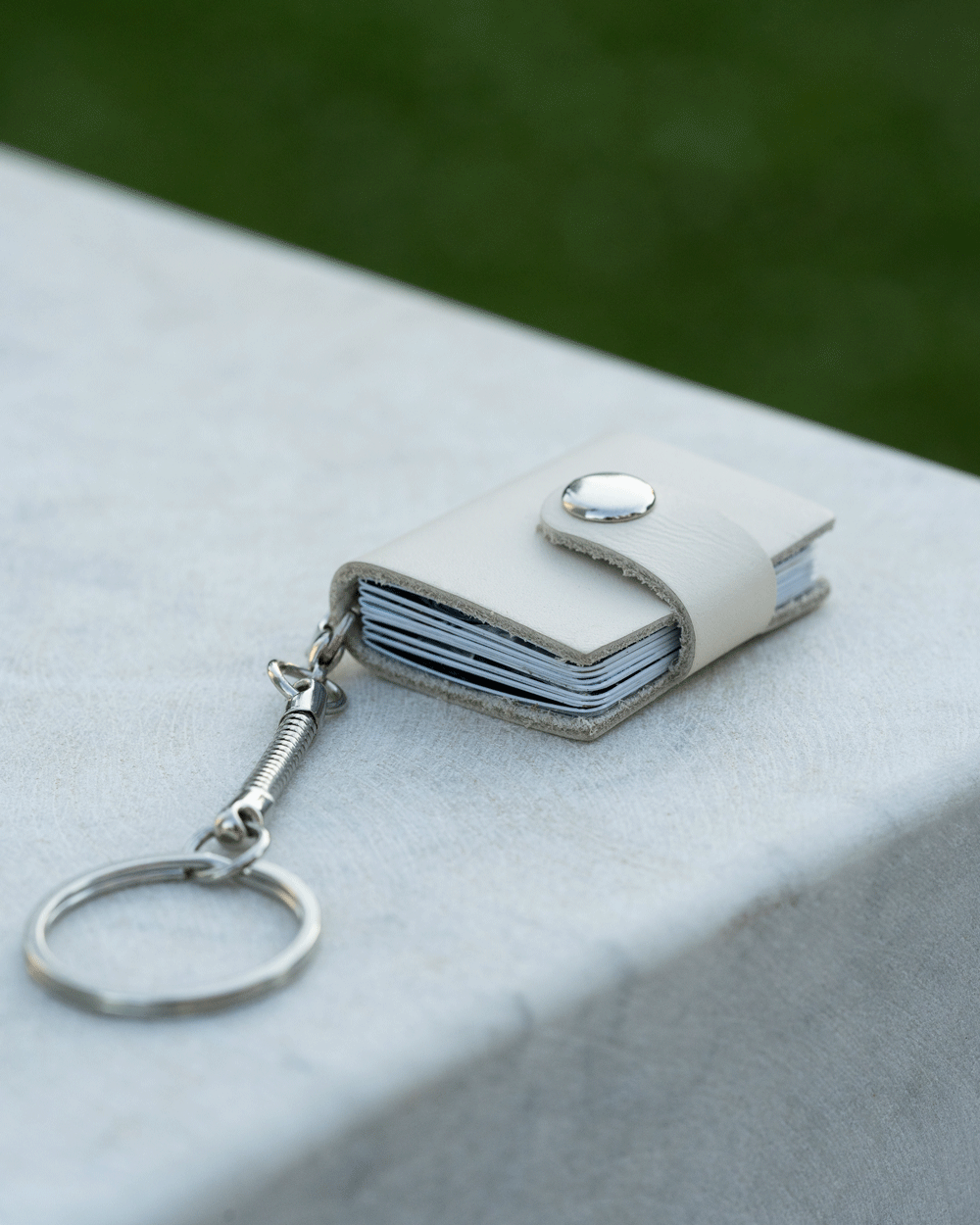 Bookeez - Stylish leather mini photo album keychains