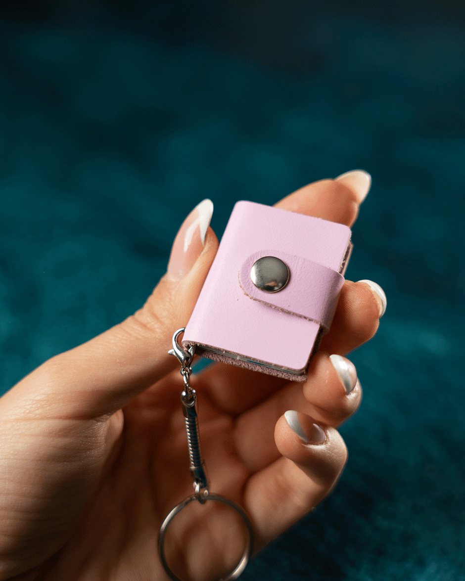 Bookeez - Stylish leather mini photo album keychains